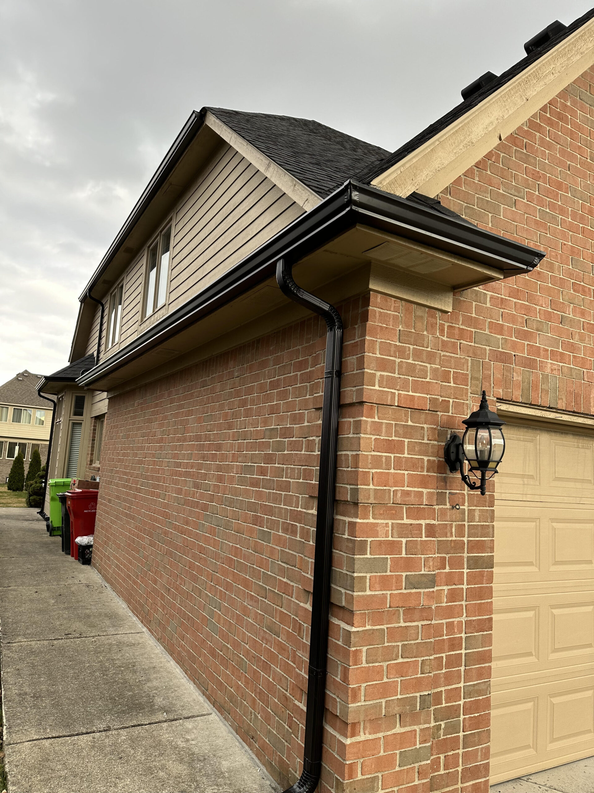 Black Seamless Gutters